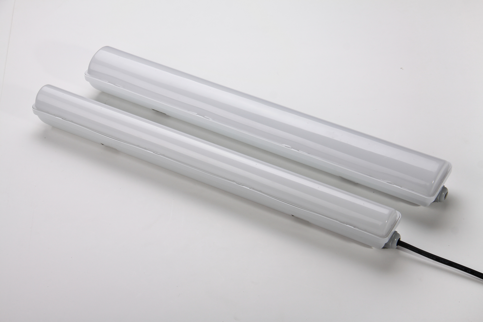 BATTEN LED S/M W/PROOF GREY / Frosted P/C Diffuser 5000K 20W 600mm IP65 ...